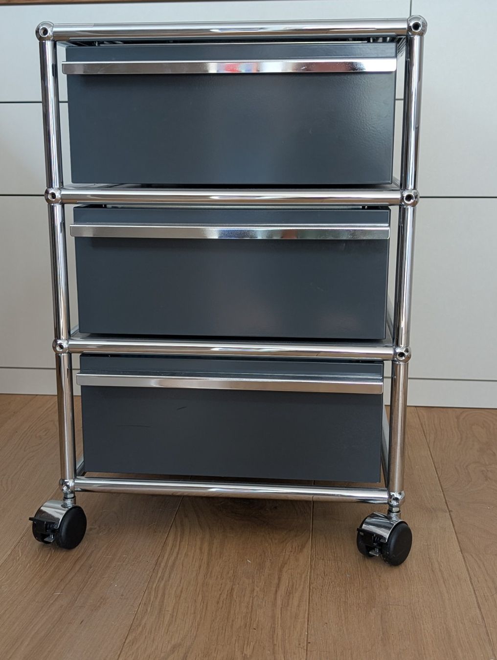 USM Haller Rollkorpus Anthrazit – 3 Schubladen inkl. Inlay (Gebraucht ...