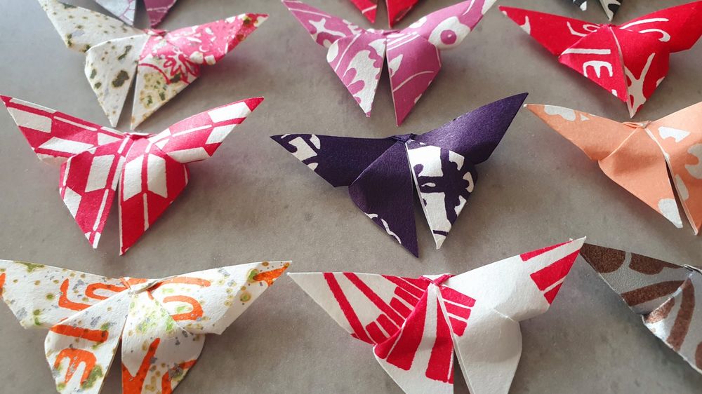 20 Origami Schmetterlinge - Naturtöne rot-violett (Neu und ...