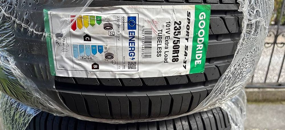 Vendo set pneumatici estivi nuovi da ritirare (Neu und originalverpackt ...