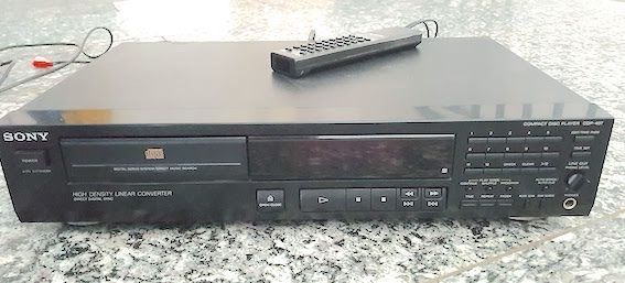 Sony CD Player CDP-497 mit Fernbedienung | Kaufen auf Ricardo
