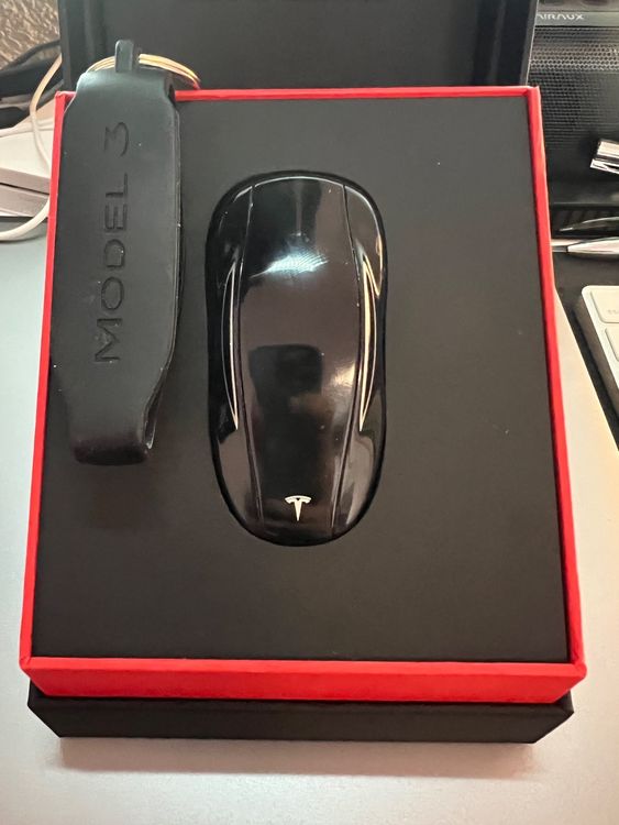 Tesla Model 3 Key Fob/Fahrzeugschlüssel | Kaufen auf Ricardo