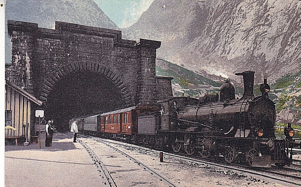Gotthardbahn-Dampflokomotive vor Tunnel bei Göschenen. (Gebraucht) in Schlieren für CHF 4 – mit ...