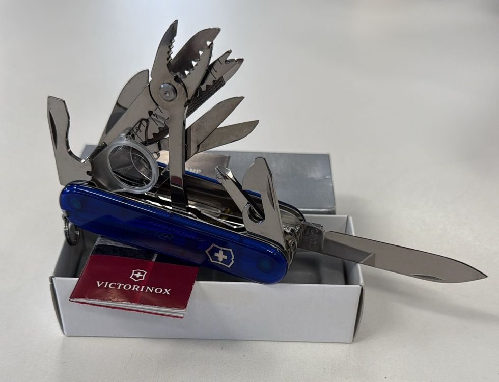VICTORINOX SWISS CHAMP BLUE TRANSPARENT TASCHENMESSER (Neu und ...