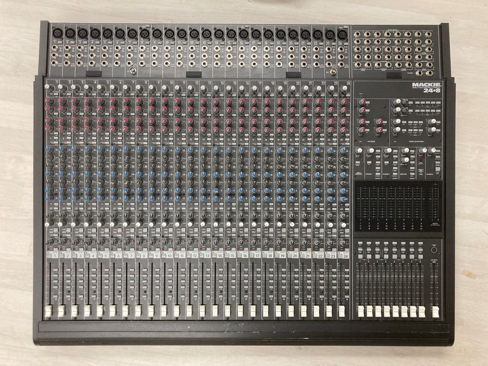 Selling analog mixing desk Mackie 24.8.2 | Kaufen auf Ricardo