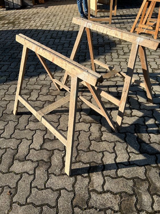 Elegantes Arbeitsböcke Aus Holz Fotos