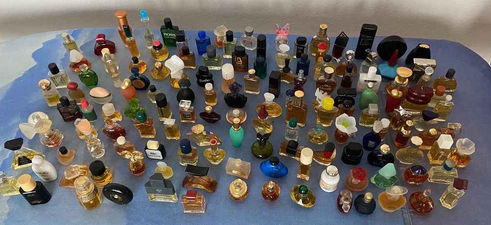 144 Mini Parfüms aus 80er und 90er Jahre | Kaufen auf Ricardo