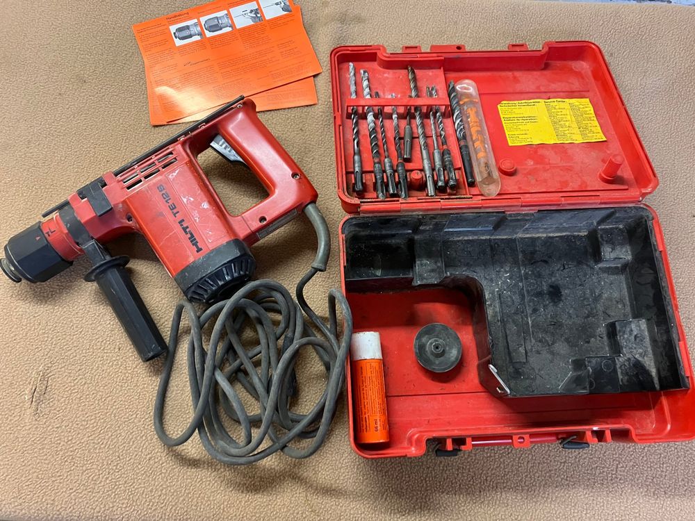 Hilti TE 12S Bohrhammer im Koffer mit Bohrer-Set (Defekt) in Luzern für ...
