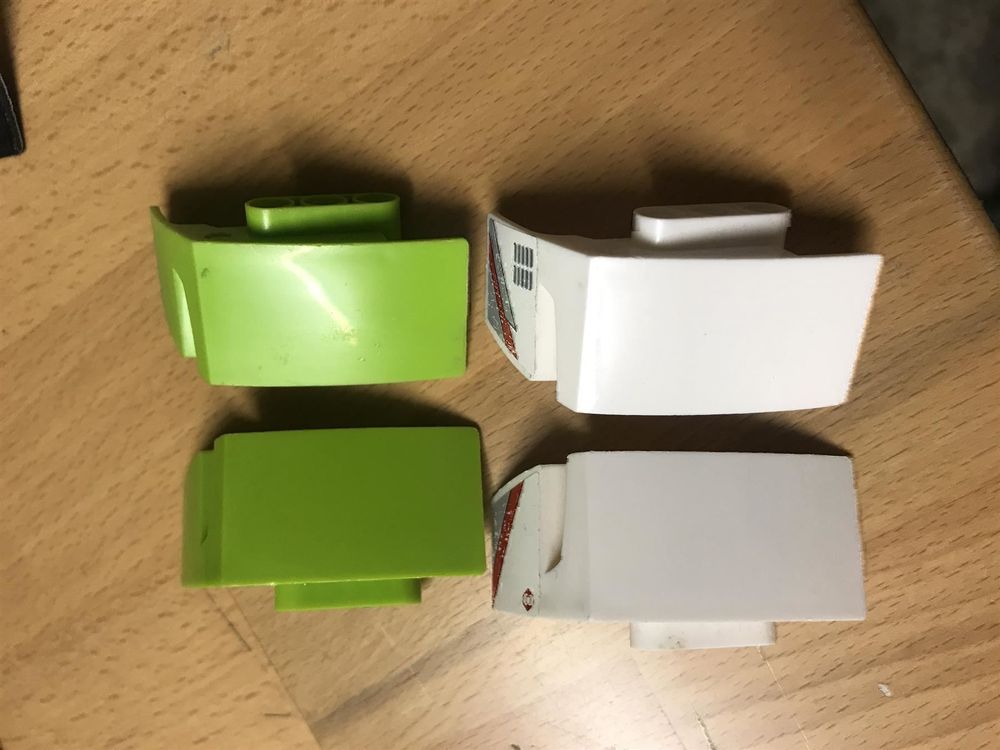 LEGO je 2x Verkleidung (61070/61071) (Gebraucht) in Müntschemier für ...