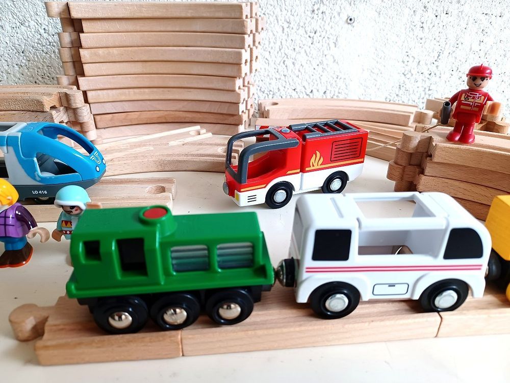 BRIO Holzeisenbahn Holz Züge mit figuren -B22 (Gebraucht) in für CHF 29 ...