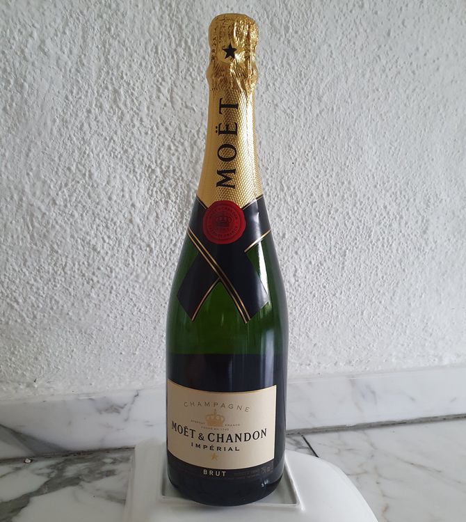 Moët & Chandon Champagne Imperial Brut 75 cl (Neu und originalverpackt) in Lengnau AG für CHF 22 ...