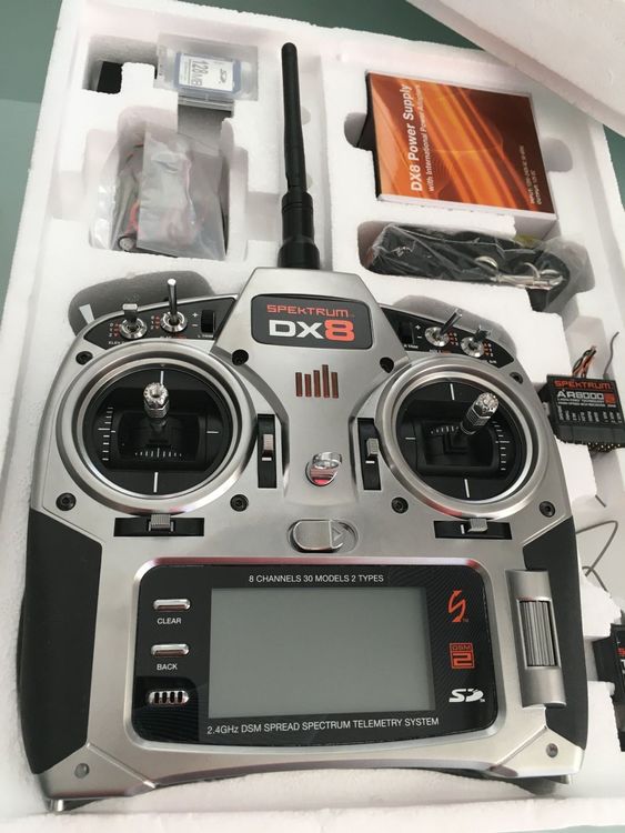 Spektrum DX8 Fernsteuerung inkl. 2 AR8000 HighSpeed Receiver | Kaufen auf Ricardo