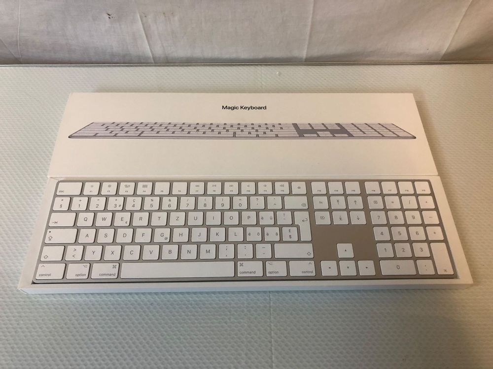 Apple Magic Keyboard weiss (Neu und originalverpackt) in Brunnen für ...