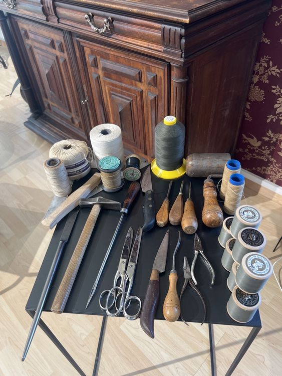 Antike Sattlerwerkzeuge / Lederwerkzeug (Gebraucht) in Wynigen für CHF 89 – mit Lieferung auf ...