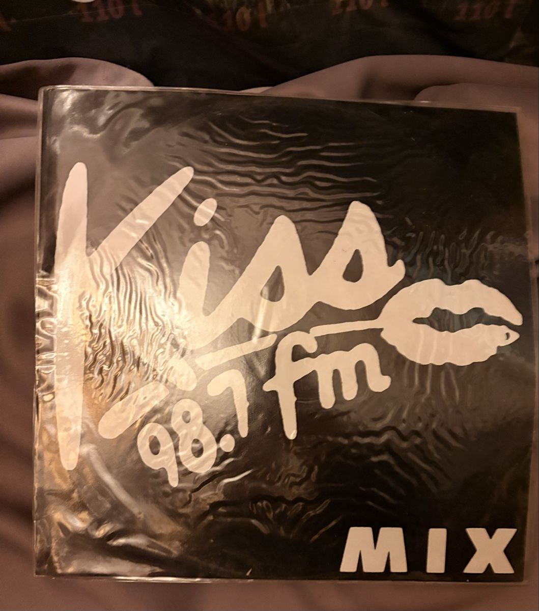 Vinyle collector Kiss 98.7 FM Mix - Édition limitée! (D'occasion) à ...