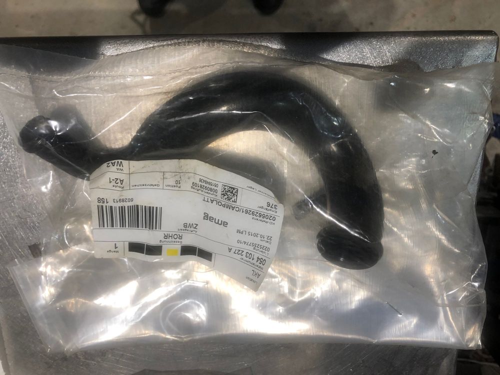 Audi 80/90/100/C4 Kurbelwellengehäuseentlüftung 054103227A (Neu und ...