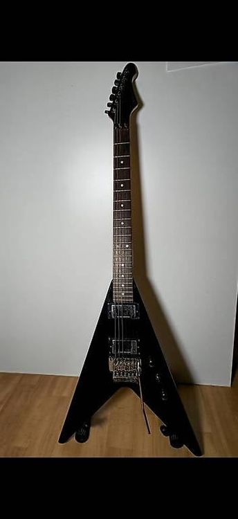 Aria Flying V Gitarre (Gebraucht) in Eschen für CHF 250 – nur Abholung ...