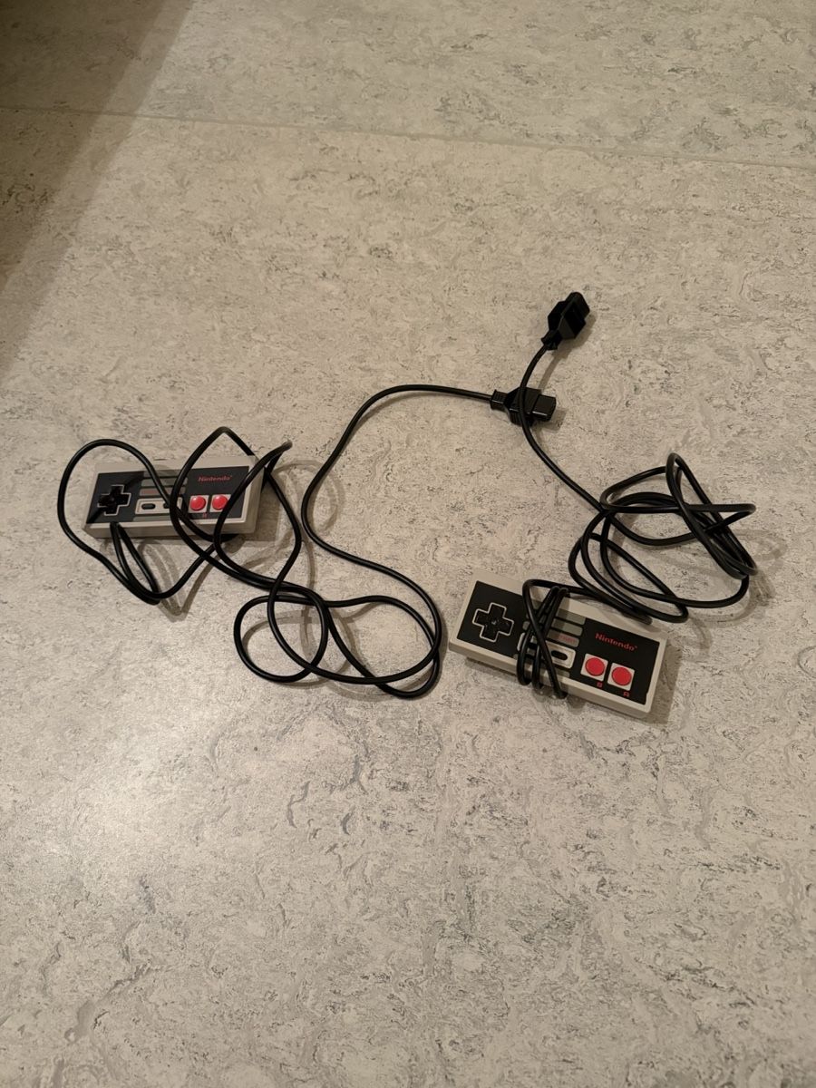 Original Nintendo NES Controller, 2 Stück, Top Zustand! (Gebraucht) in ...