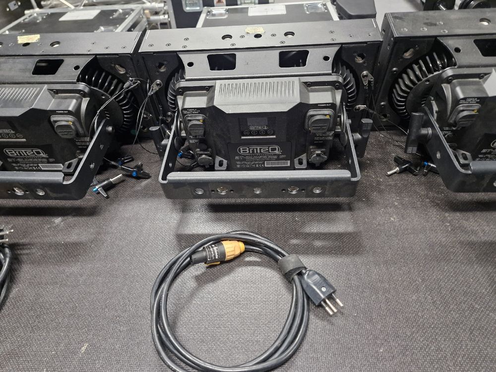 6x Briteq BT Blinder 2 IP mit Case und Netzkabel (Gebraucht) in Arbon ...