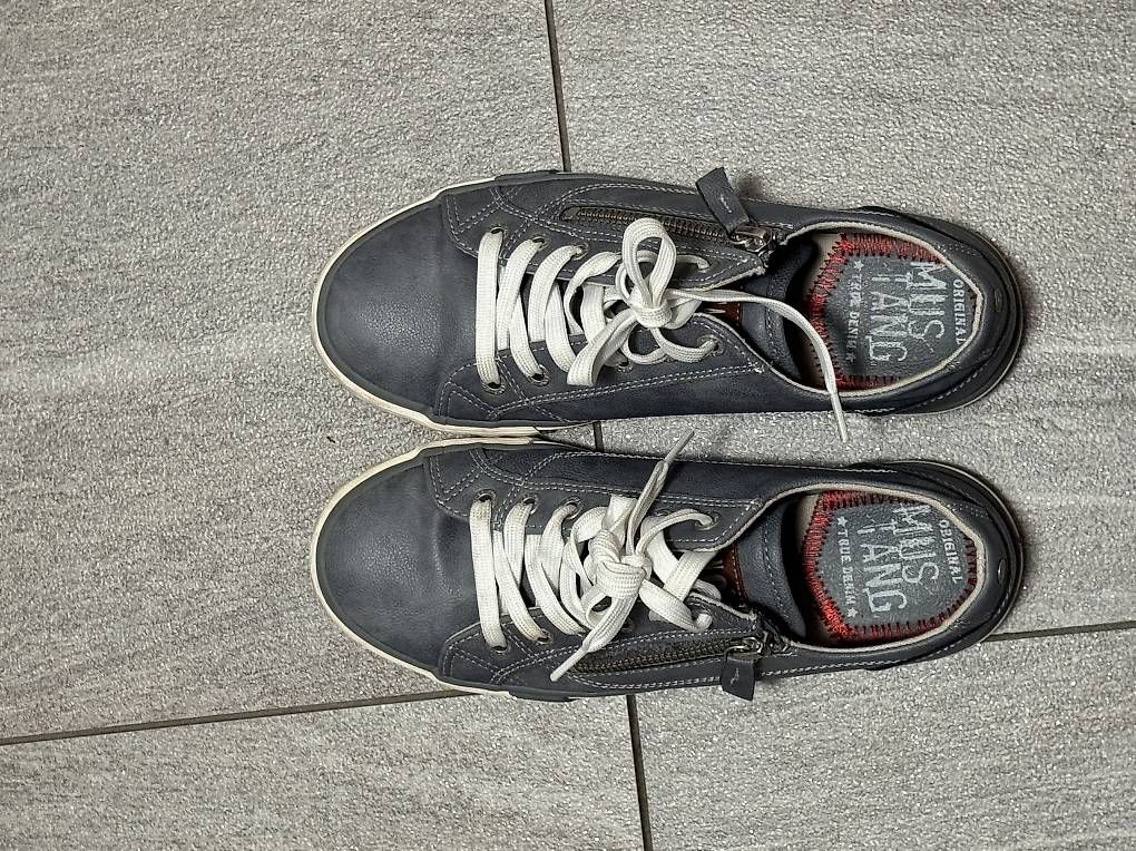 Sneackers Mustang in pelle grigia (Gebraucht) in Loco für CHF 80 – nur ...