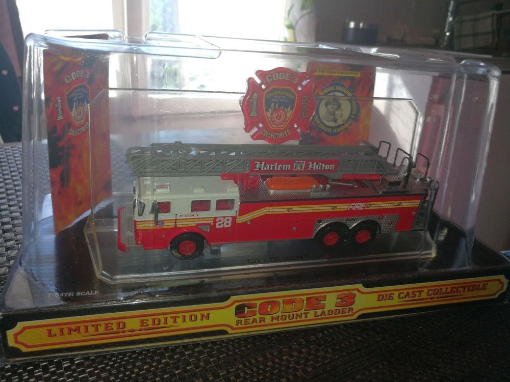 CODE 3 - FDNY LADDER HARLEM HILTON - NEU (Neu und originalverpackt) in ...
