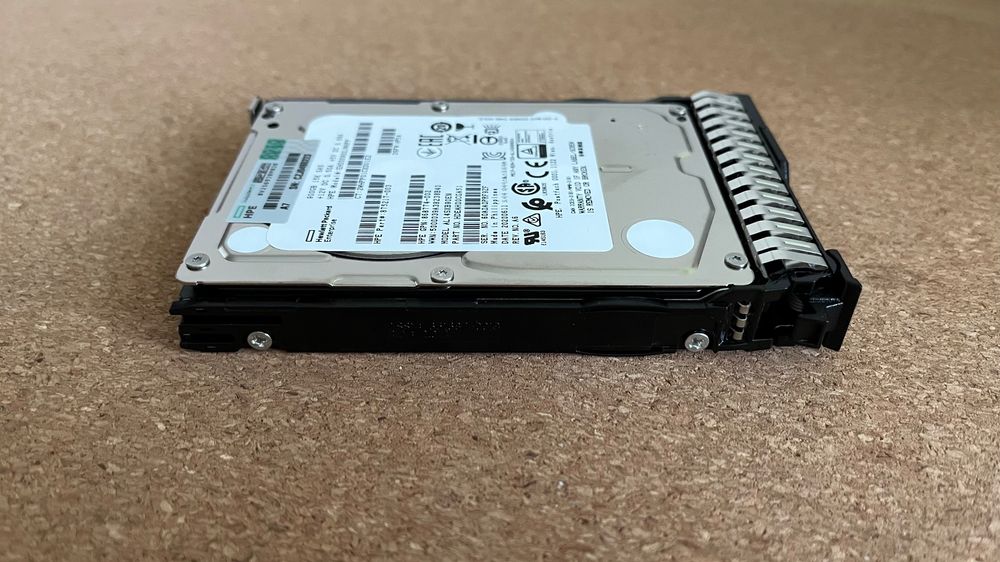 HPE 900GB 15K SAS 2.5 SFF Disk 875217-003 mit Smart Carrier (Gebraucht ...