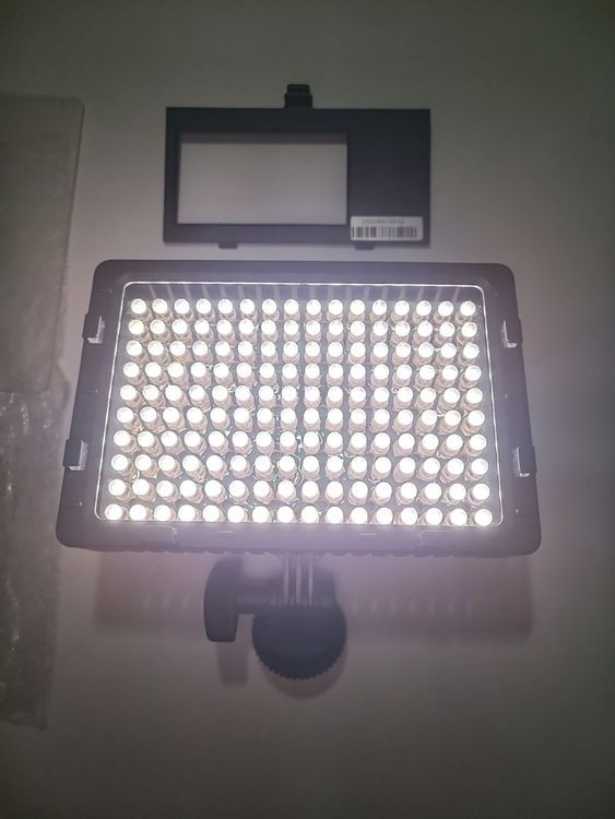 VIDEOLEUCHTE CNG CN-160 LED FÜR KAMERA (D'occasion) à Biel/Bienne pour ...