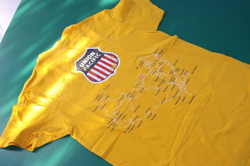 T-Shirt Union Pacific/Bailey Yard, Golden Spike Tower, Gr. S (Gebraucht ...