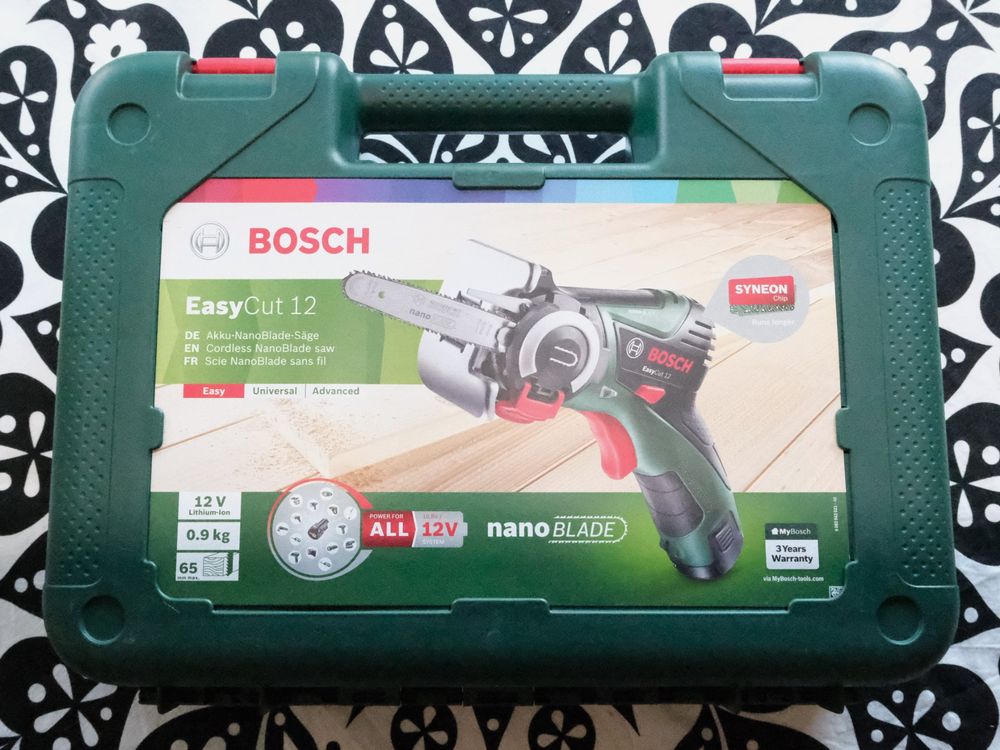 Bosch Easy Cut 12 Säge wie neu mit 2. Sägeblatt + Ladegerät (Neu ...