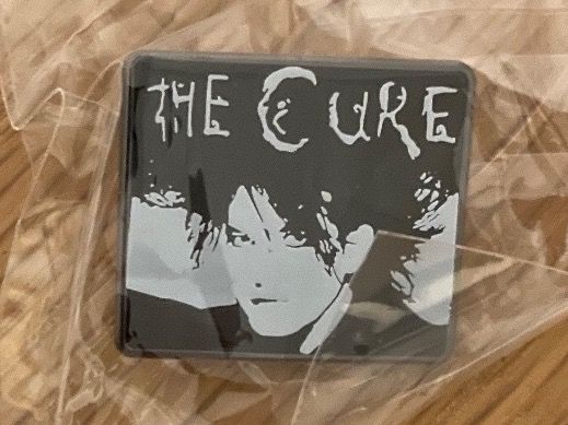 The Cure Pin Anstecker Rock Punk Metal Pop | Kaufen auf Ricardo