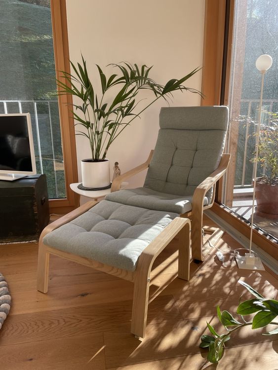 Gemutlicher Sessel Mit Hocker