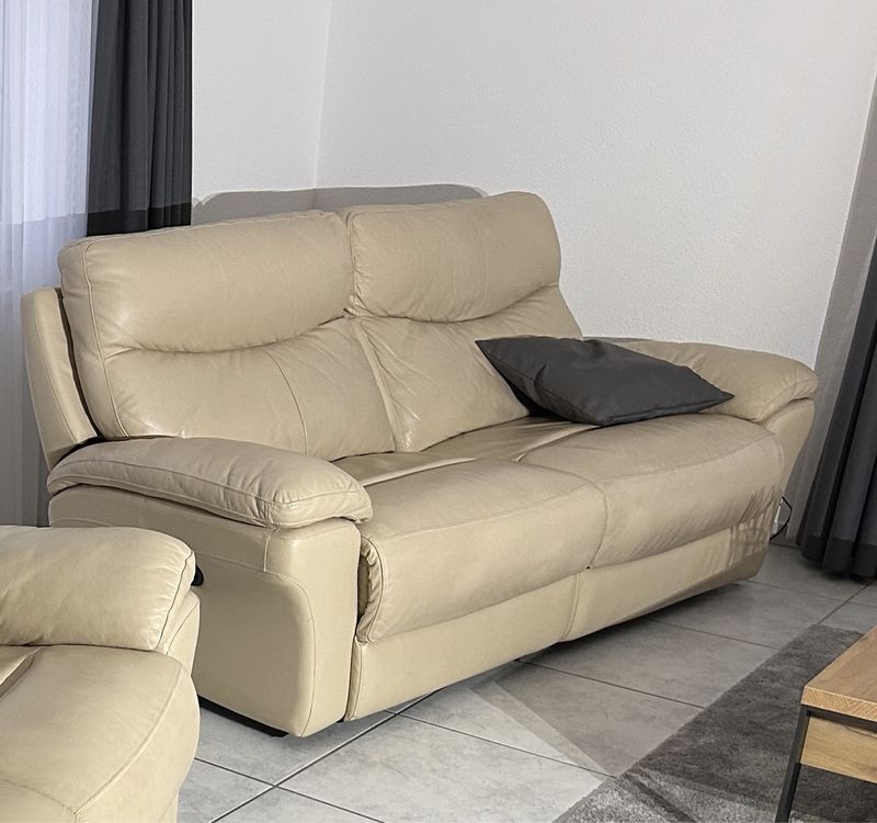 Leder Relaxsofa 2er mit Relaxfunktion Beige (Gebraucht) in Bürglen TG für CHF 1 – nur Abholung ...
