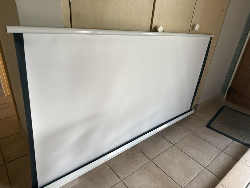 Écran de projection enrouleur TecTake – 178x178 cm (Gebraucht) in Les ...