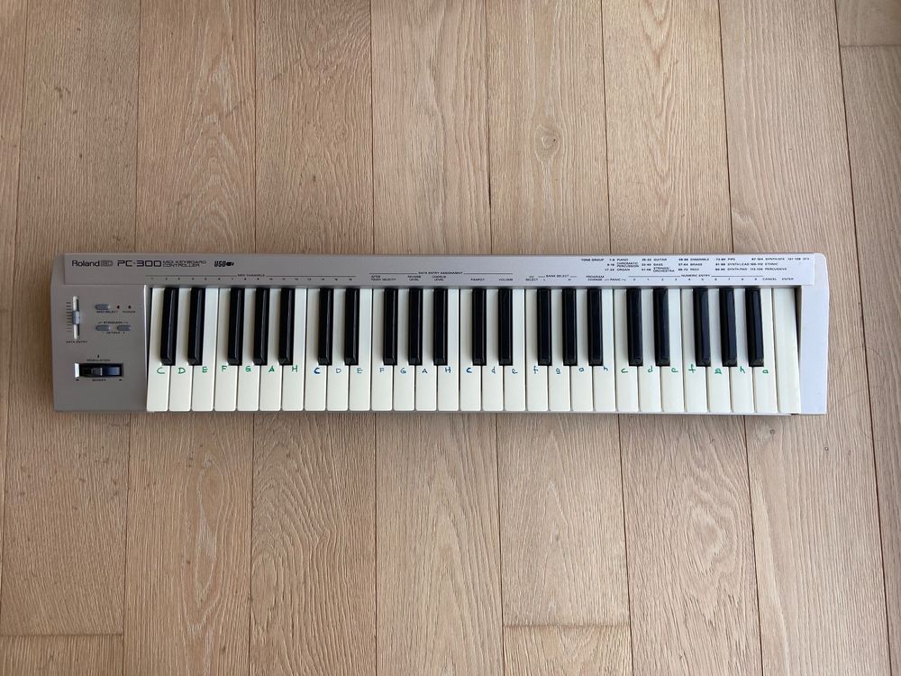 ROLAND ED PC-300 Midi Keyboard Controller (Gebraucht) in Kloten für CHF ...