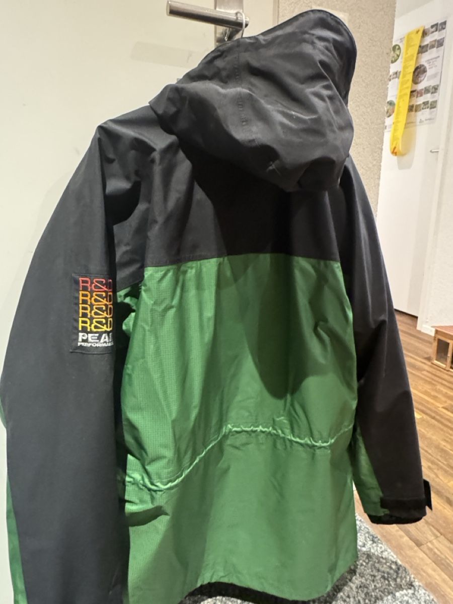 Winterjacke von Peak Performance, Top Zustand, Grösse M (Gebraucht) in ...