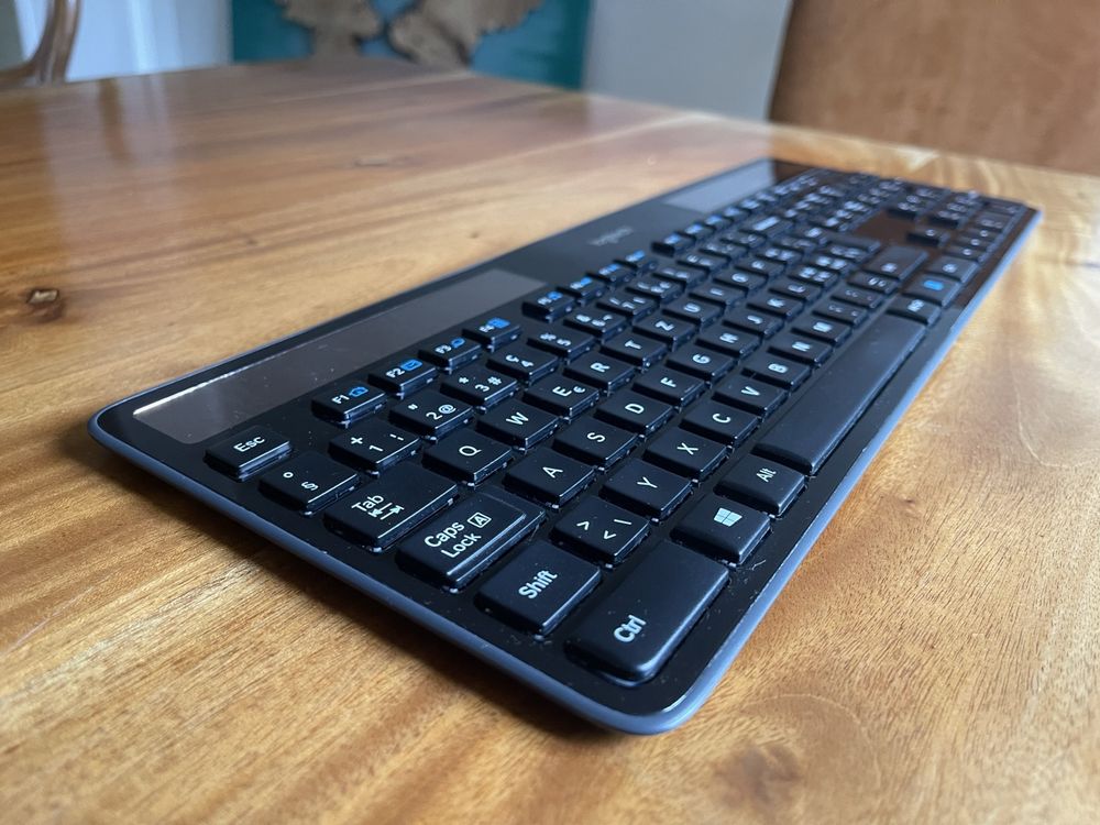 Tastatur Logitech K750 - Gebraucht | Kaufen auf Ricardo