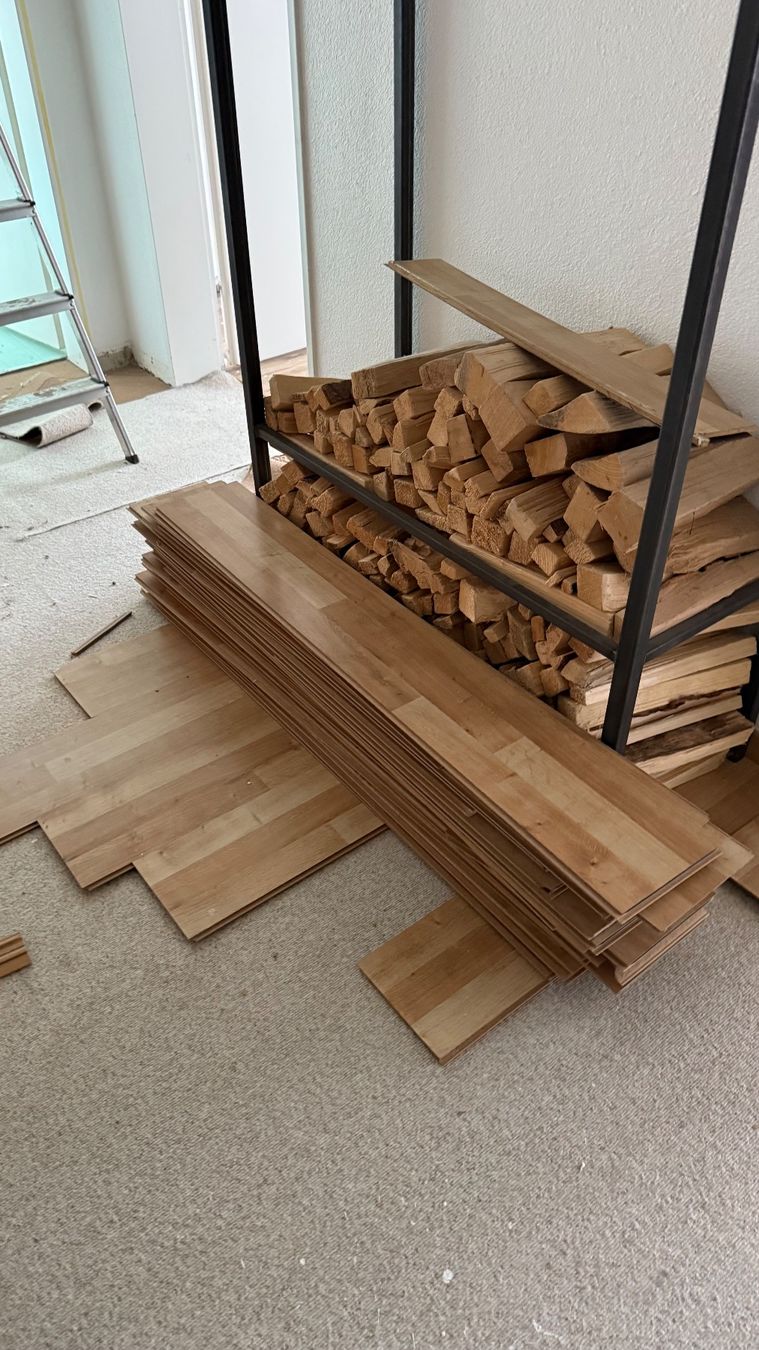 Laminat (130cm), ca. 100kg (Defekt) in Feusisberg für CHF 1 – nur ...