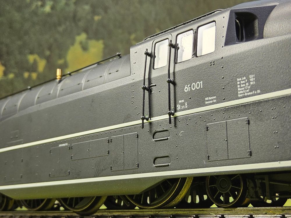 Märklin 39618 _ Stromlinen Dampflok BR 61 DR Brit. Zone _ Ho (Gebraucht ...