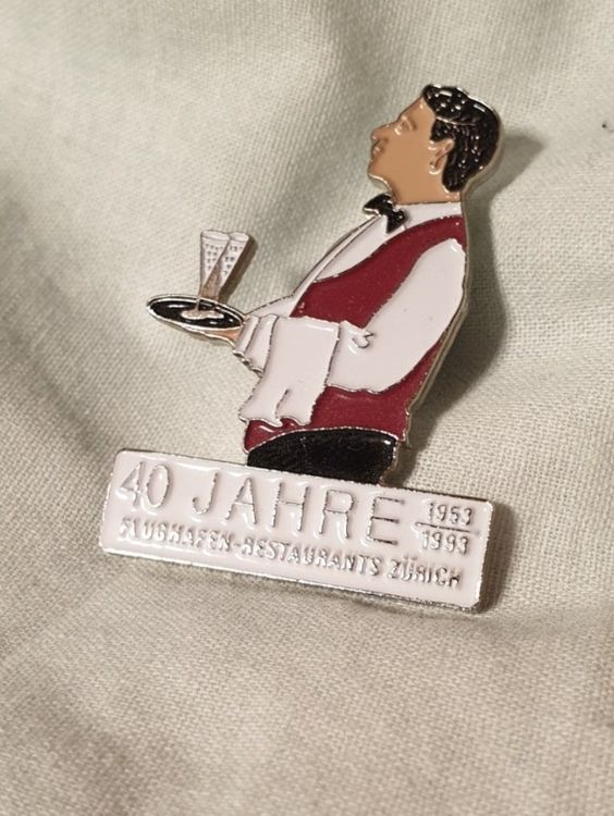 Pin Zurich Flughafen 40 Jahre (Gebraucht) in Val D Illiez für CHF 1 – mit Lieferung auf Ricardo ...