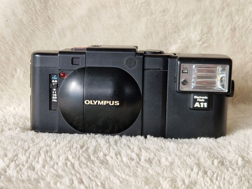 Olympus XA 35mm Analog Kompaktkamera + A11 Flash | Kaufen auf Ricardo