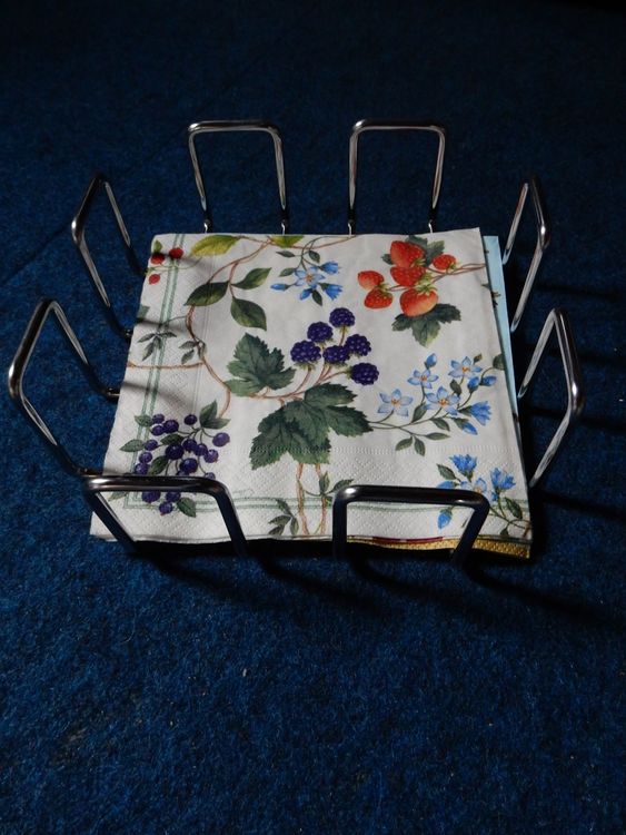 klassischer Serviettenhalter Metall massiv quadratisch (Gebraucht) in Jona für CHF 2.5 – mit ...