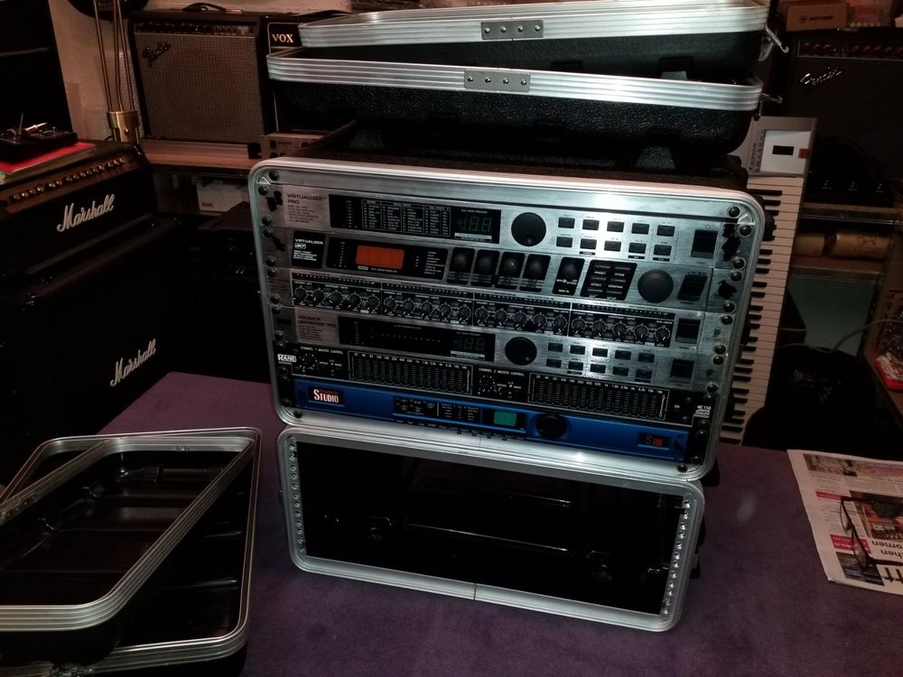 2 STÜCK RACK /CASE 19" ... GEM. BILDER !!! | Acheter sur Ricardo