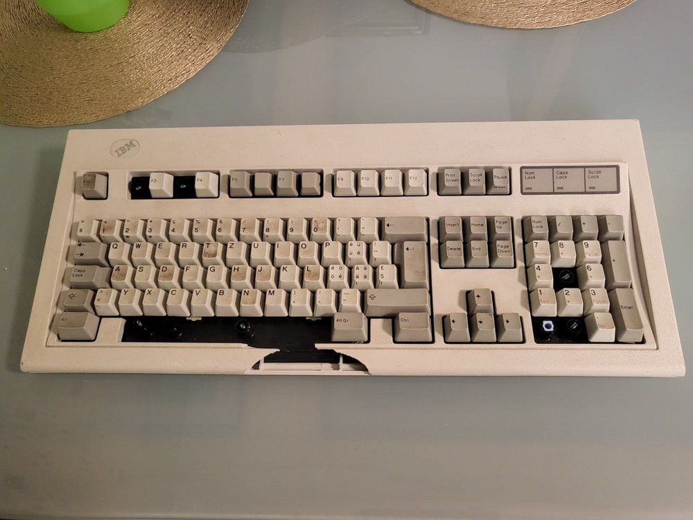 IBM Personal Computer AT/5170, 5154 und Model M (Defekt) in Dübendorf ...