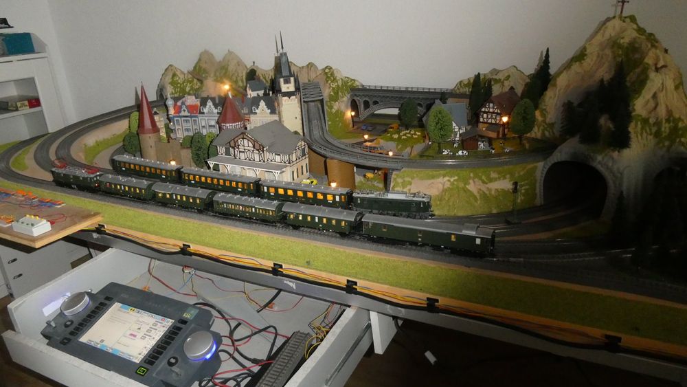 Wunderschöne Märklin Modelleisenbahn Anlage Spur H0 (Gebraucht) in ...