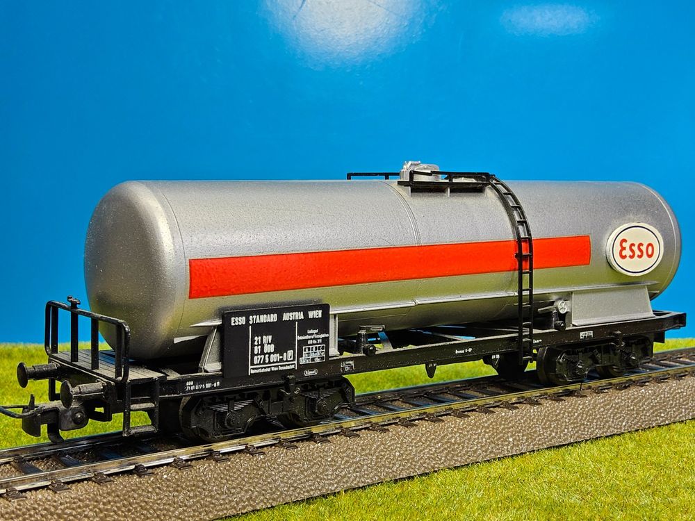 Liliput 258 _ Esso 4 achsiger Kesselwagen der ÖBB _ Spur H0 (Gebraucht) in Uerikon für CHF 15.5 ...