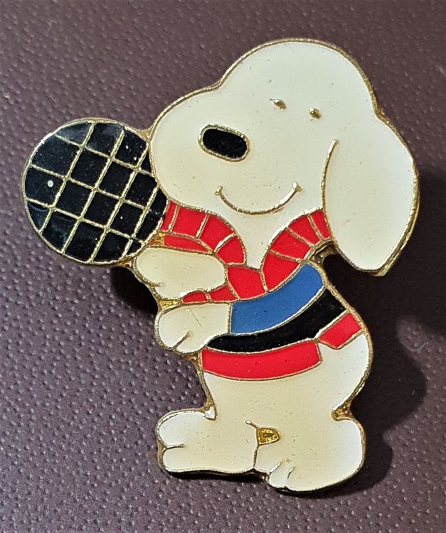 Q463 - Pin Comic Figur - Peanuts Snoopy Tennis | Kaufen auf Ricardo