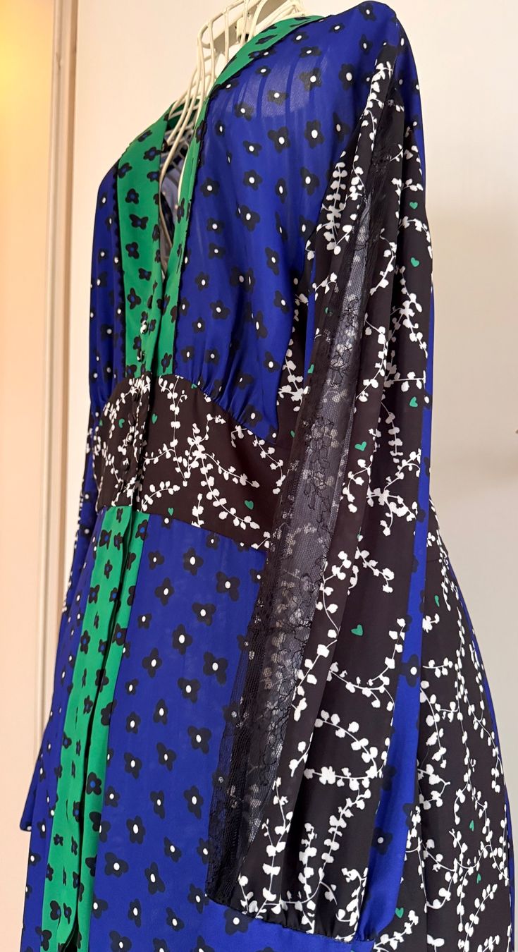 Marc Cain Kleid –Blau Grün Schwarz Mixed Print–V-Ausschnit (D'occasion ...