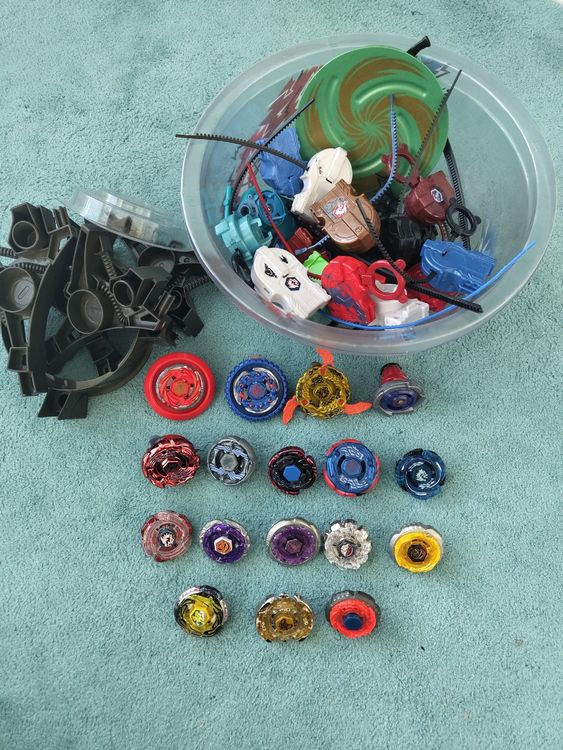 Set Beyblade série Metal avec arène en dôme (Gebraucht) in Bulle für ...