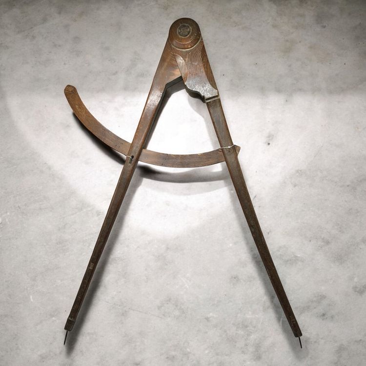 Ancien grand compas de charpentier en bois massif | Kaufen auf Ricardo