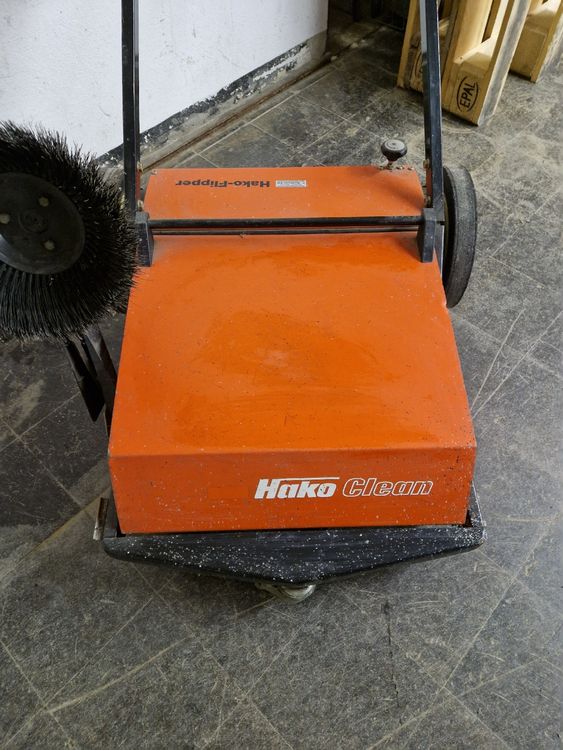 Hako Flipper Kehrsaugmaschine (Gebraucht) in Emmenbrücke für CHF 60 ...