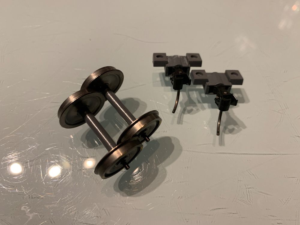 Bemo 0m 2x Finescale Radsatz und Kadee Kupplung (Gebraucht) in ...